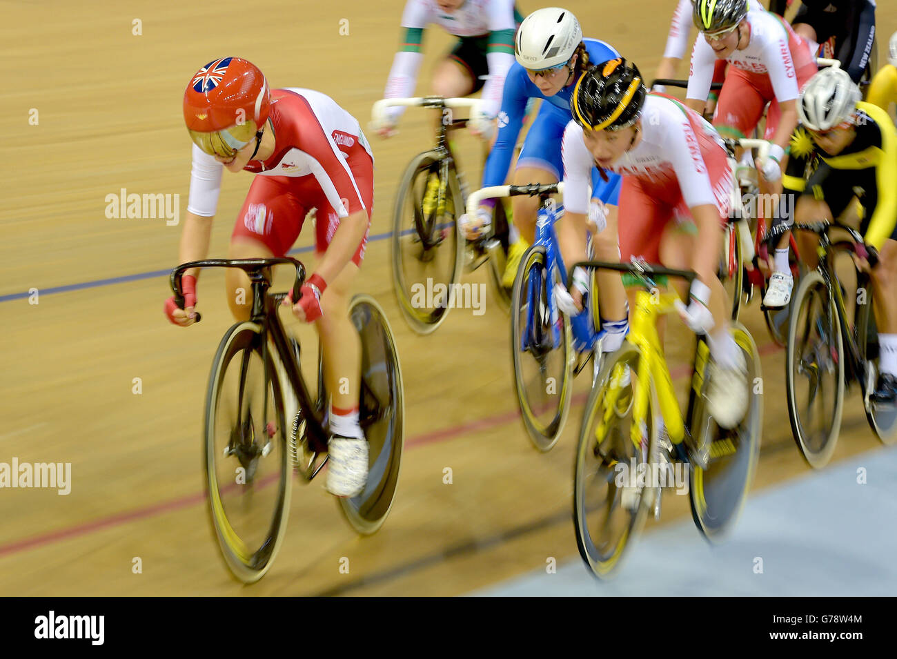 England's Laura Trott rides to Gold in the 25km Points Race at the Sir ...