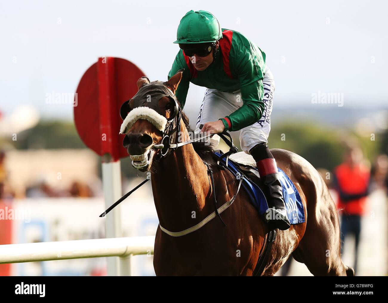 Finish post horse racing hi-res stock photography and images - Alamy