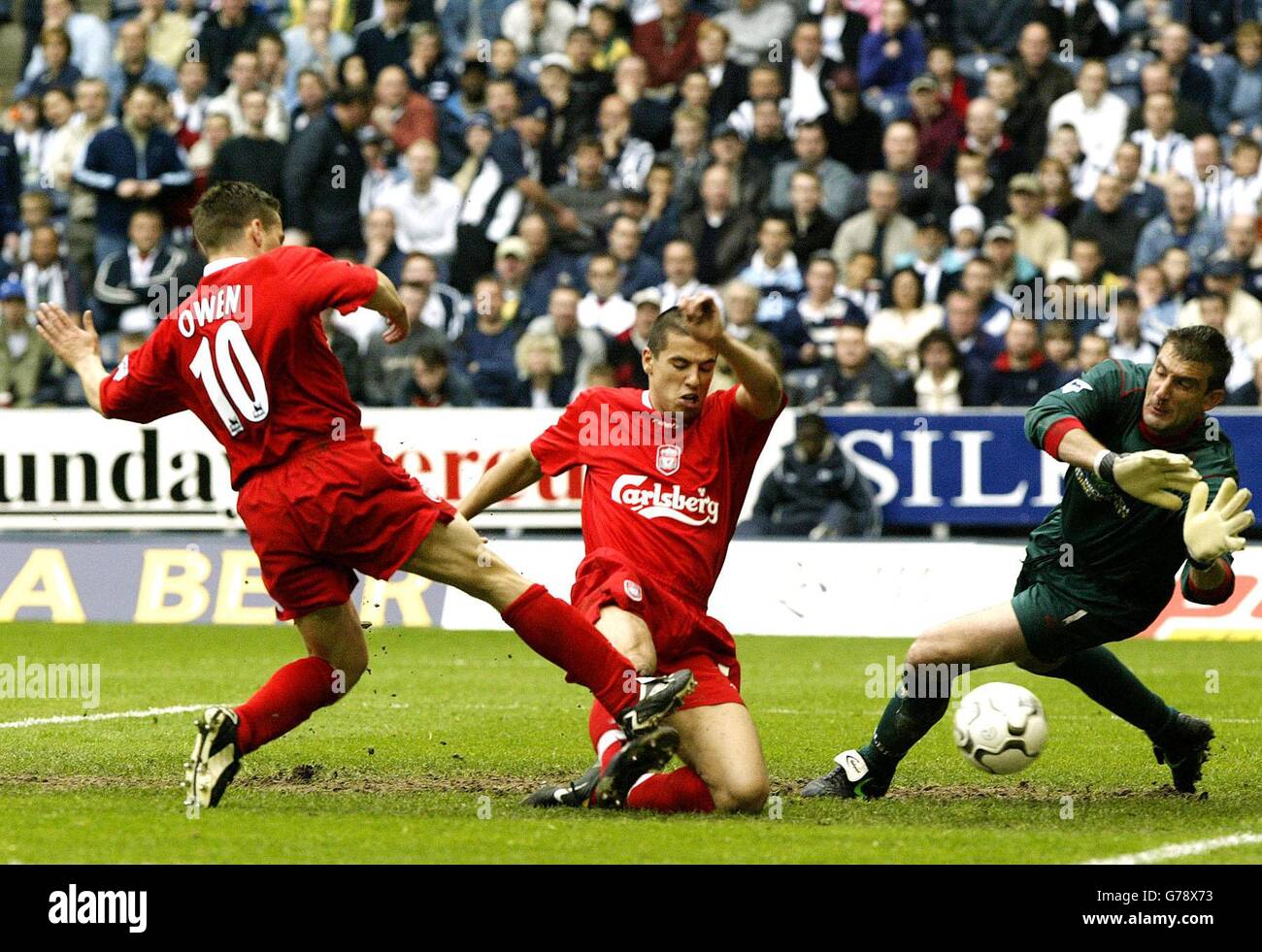 Liverpool's Michael Owen (left) scores the third goal, his second ...