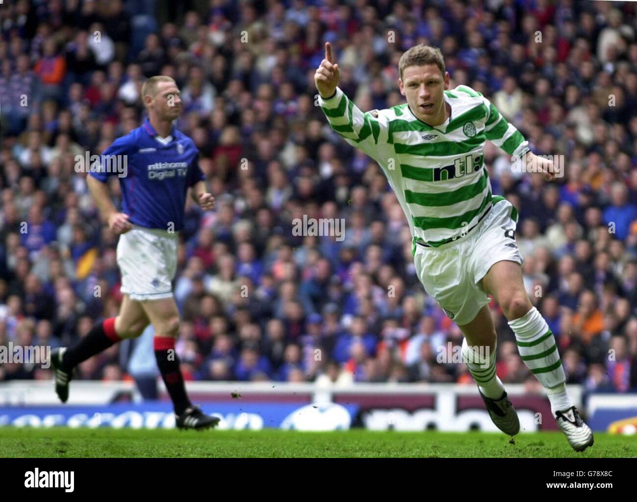 Sport football celebrating steven thompson hi-res stock photography and ...