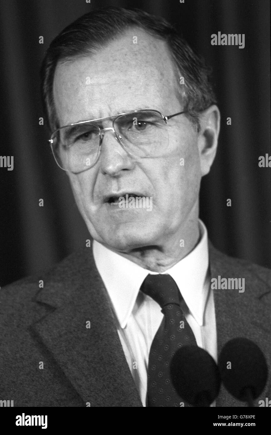 George bush news Black and White Stock Photos & Images - Alamy