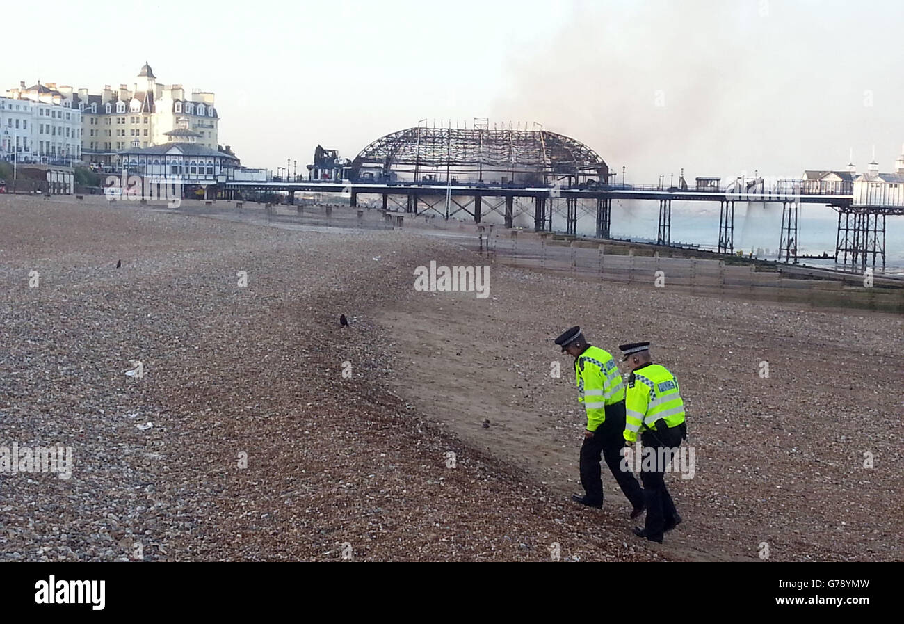 BEST QUALITY AVAILABLE Police Officers at Eastbourne Pier where a ...