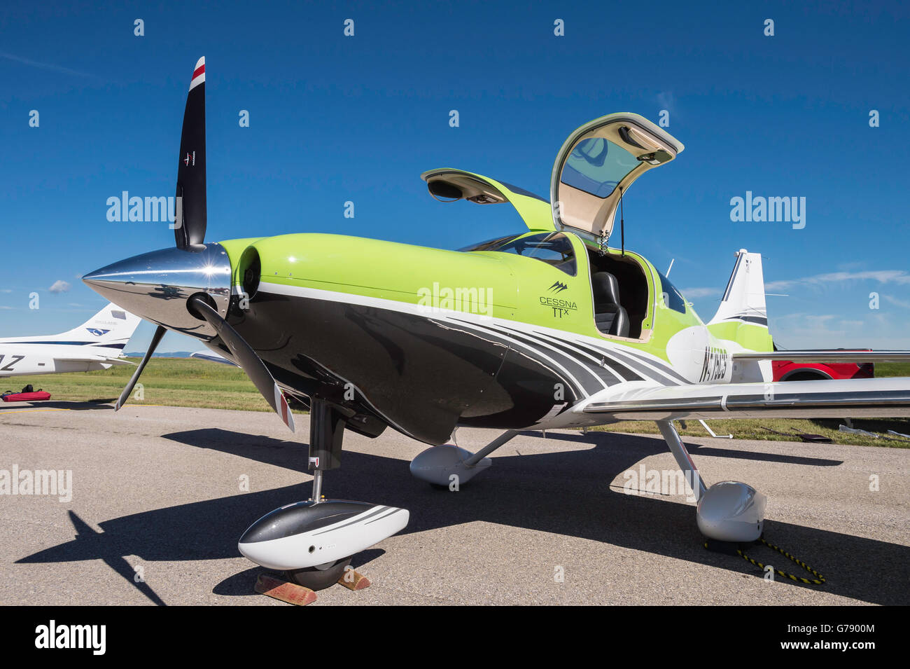 Cessna single engine aircraft High Resolution Stock Photography and ...