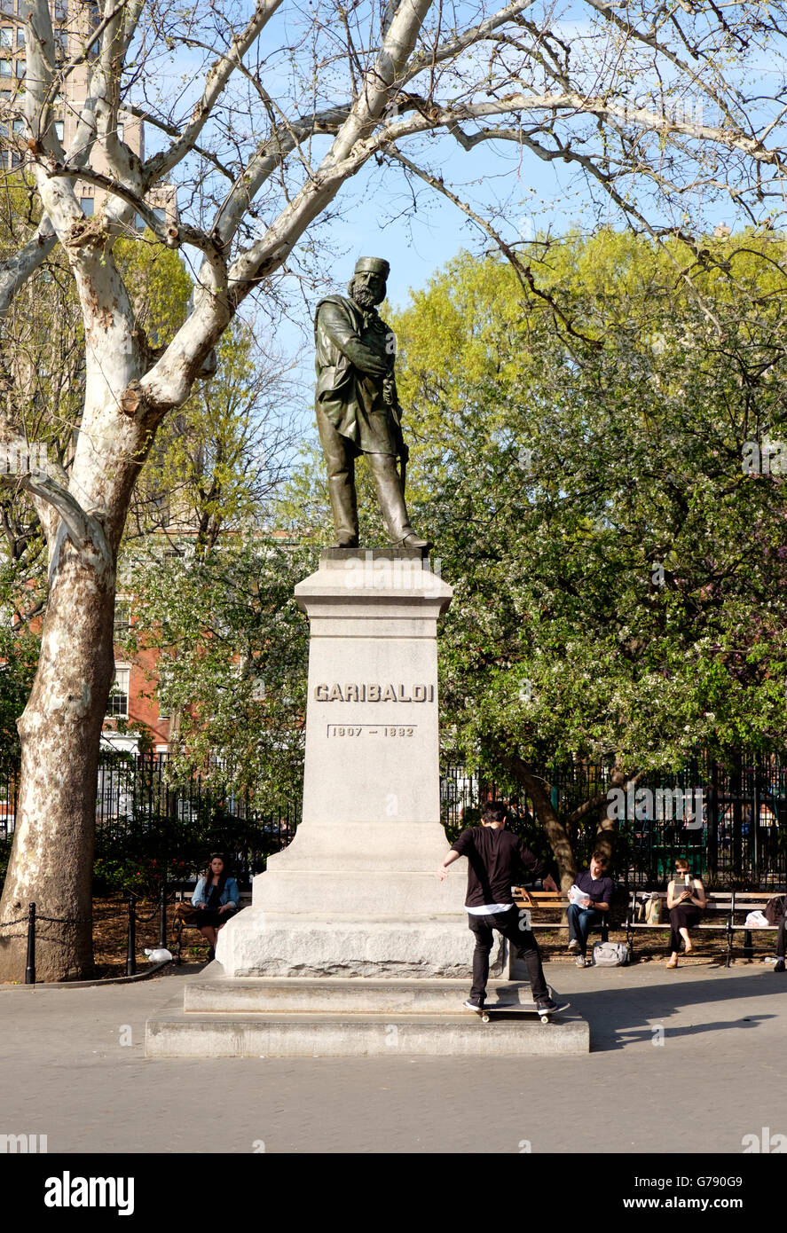 Bronze sculpture of Giuseppe Garibaldi in Washington Square Park ...