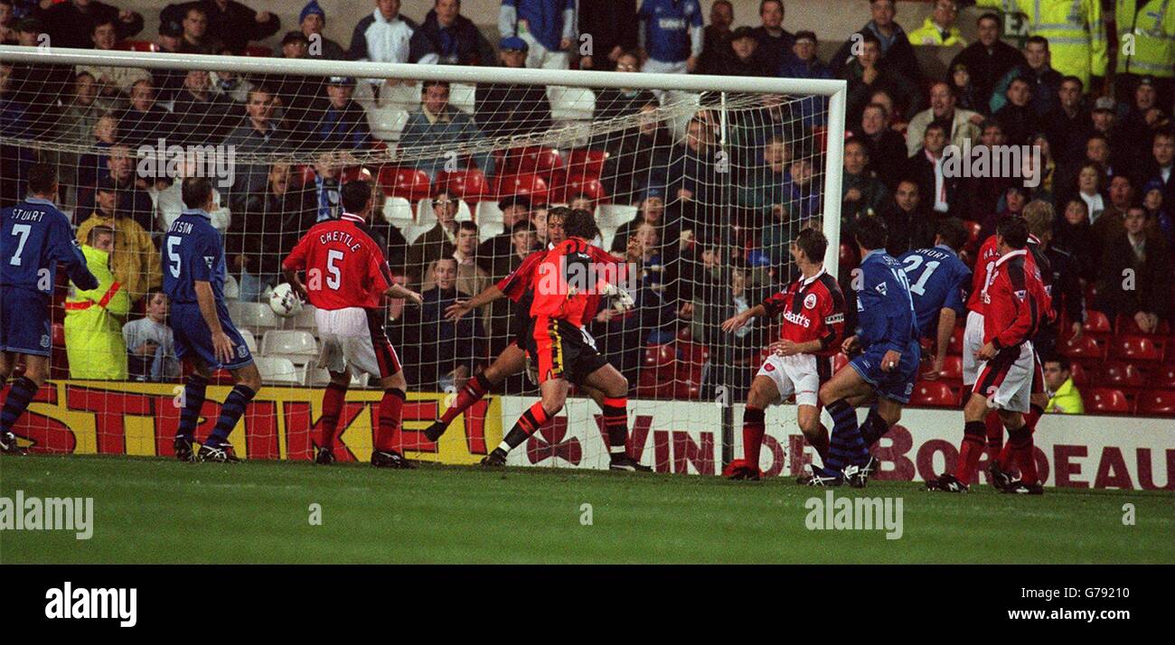 Soccer ... Carling Premiership ... Nottingham Forest v Everton. Mark ...