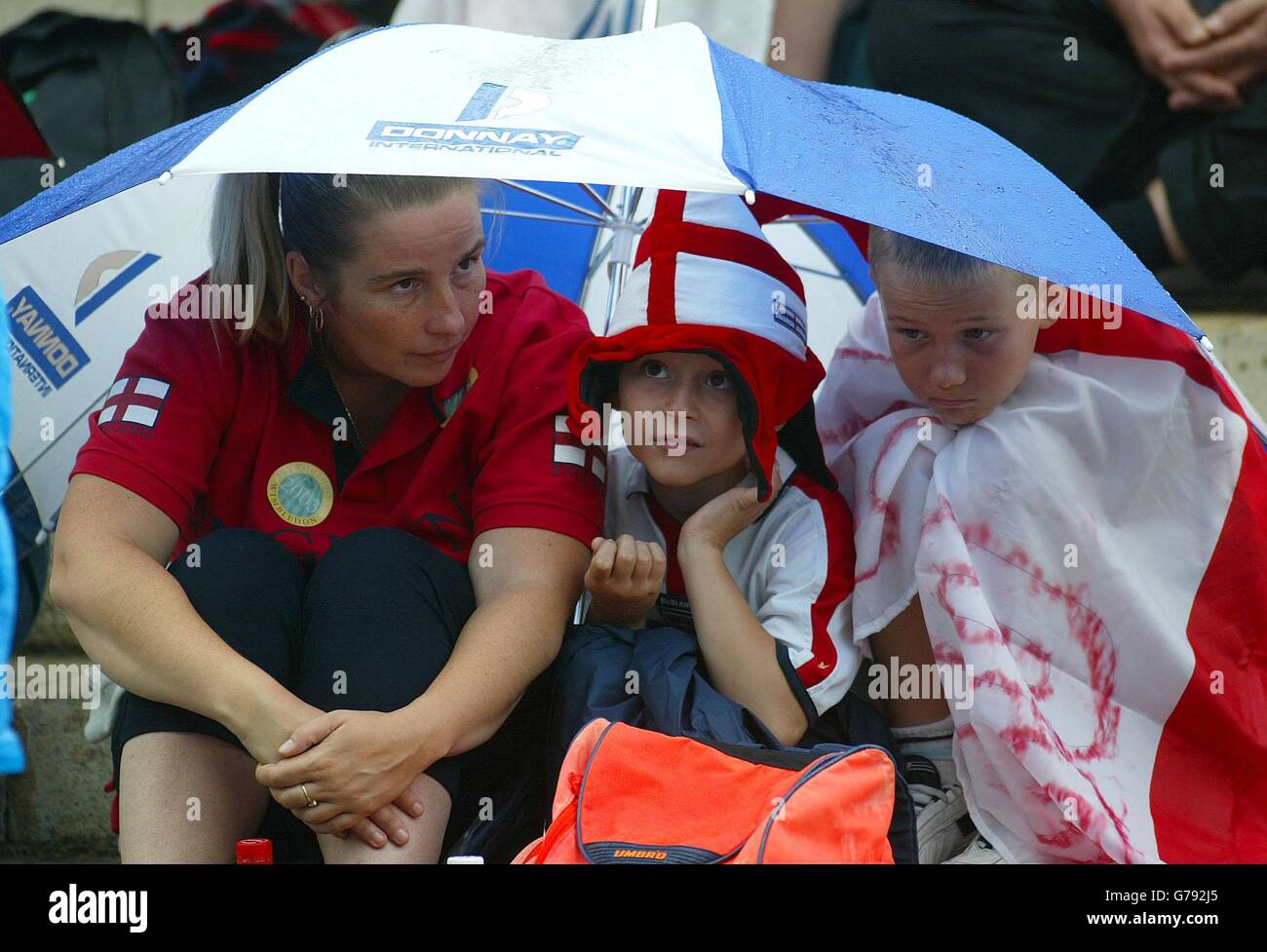 Fans wait watch england hi-res stock photography and images - Alamy
