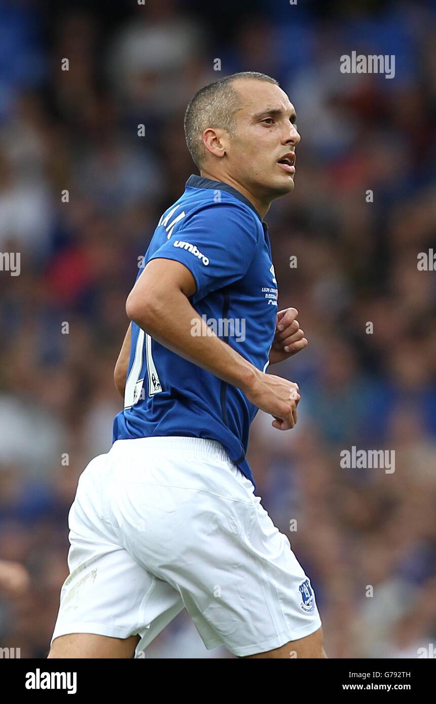 Leon osman of everton hi-res stock photography and images - Alamy