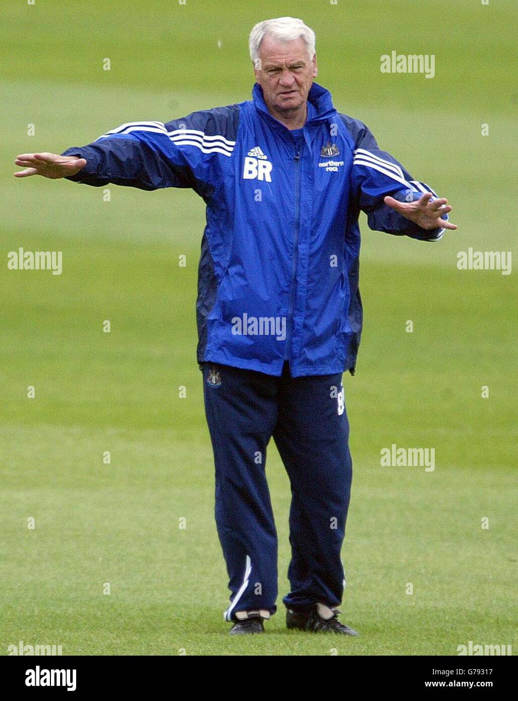 Newcastles manager sir bobby robson hi-res stock photography and images ...