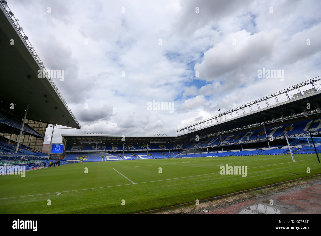 Pre season pre season soccer everton gv general view pitch hi-res stock ...