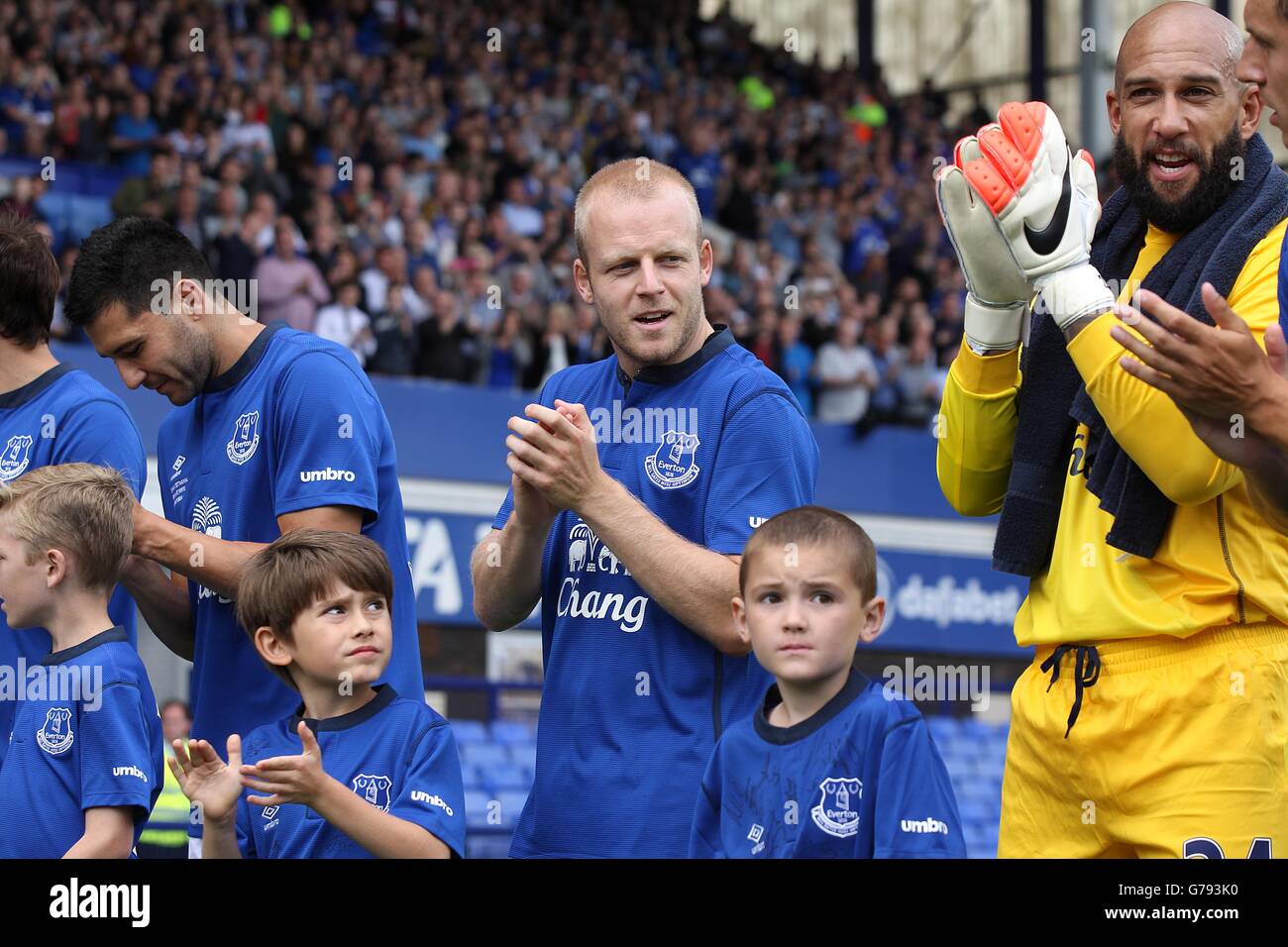 English soccer testimonial hi-res stock photography and images - Alamy