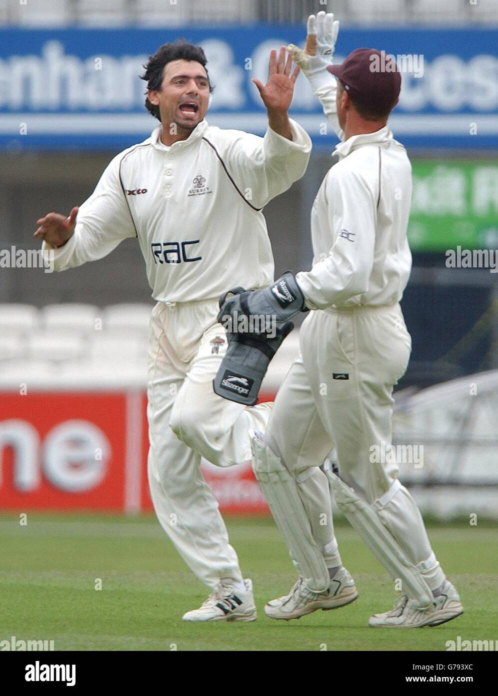 Sport cricket action celebrating congratulating alec stewart hi-res ...