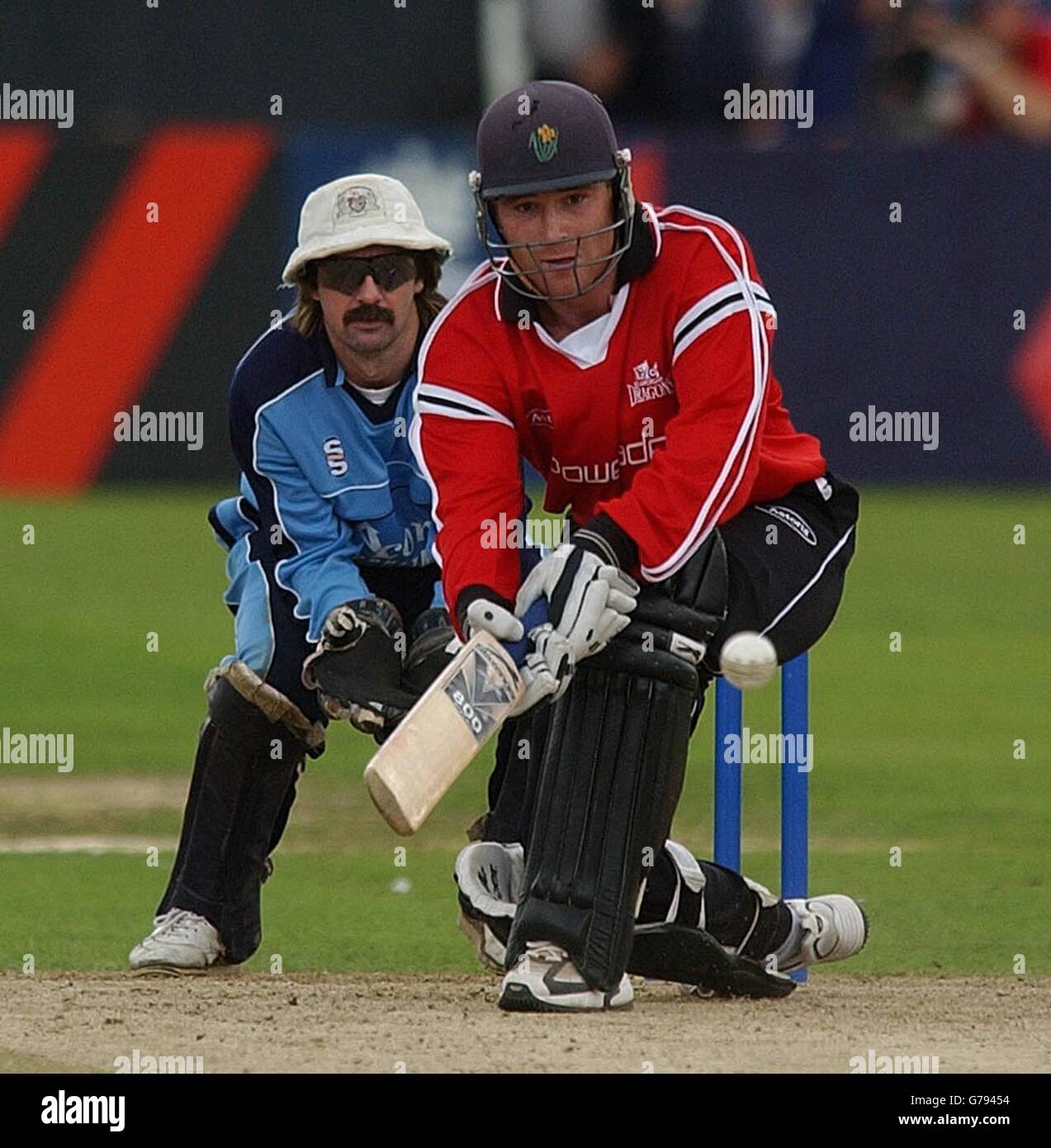 Sport cricket action mike powell hi-res stock photography and images ...