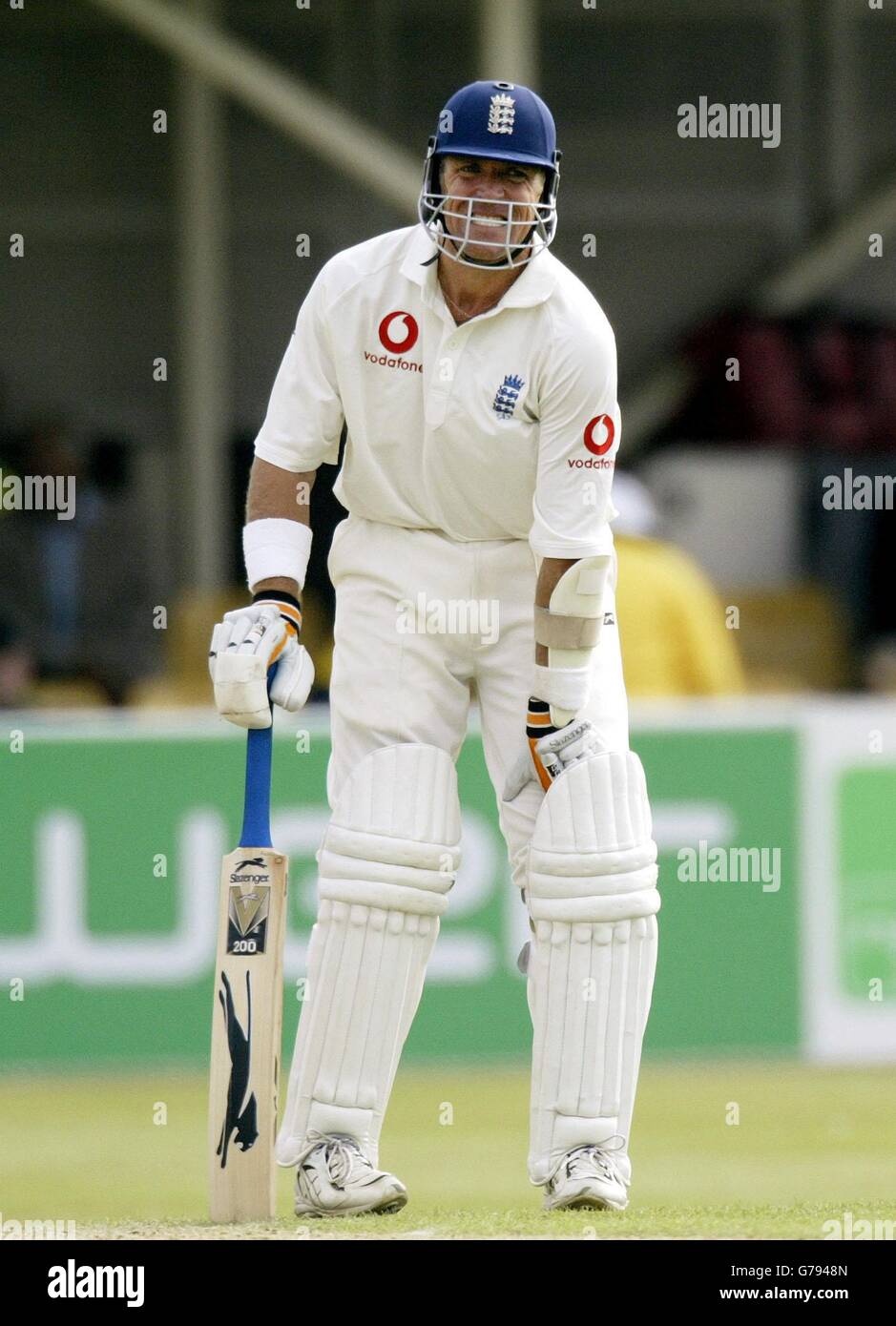Sport cricket injured alec stewart hi-res stock photography and images ...