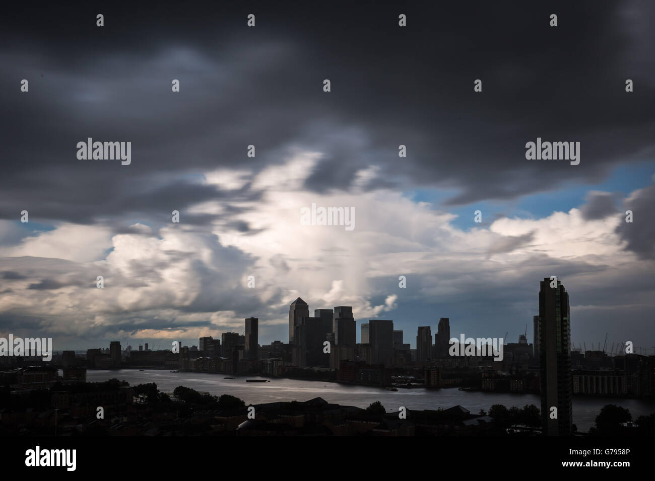 Money rainfall hi-res stock photography and images - Alamy