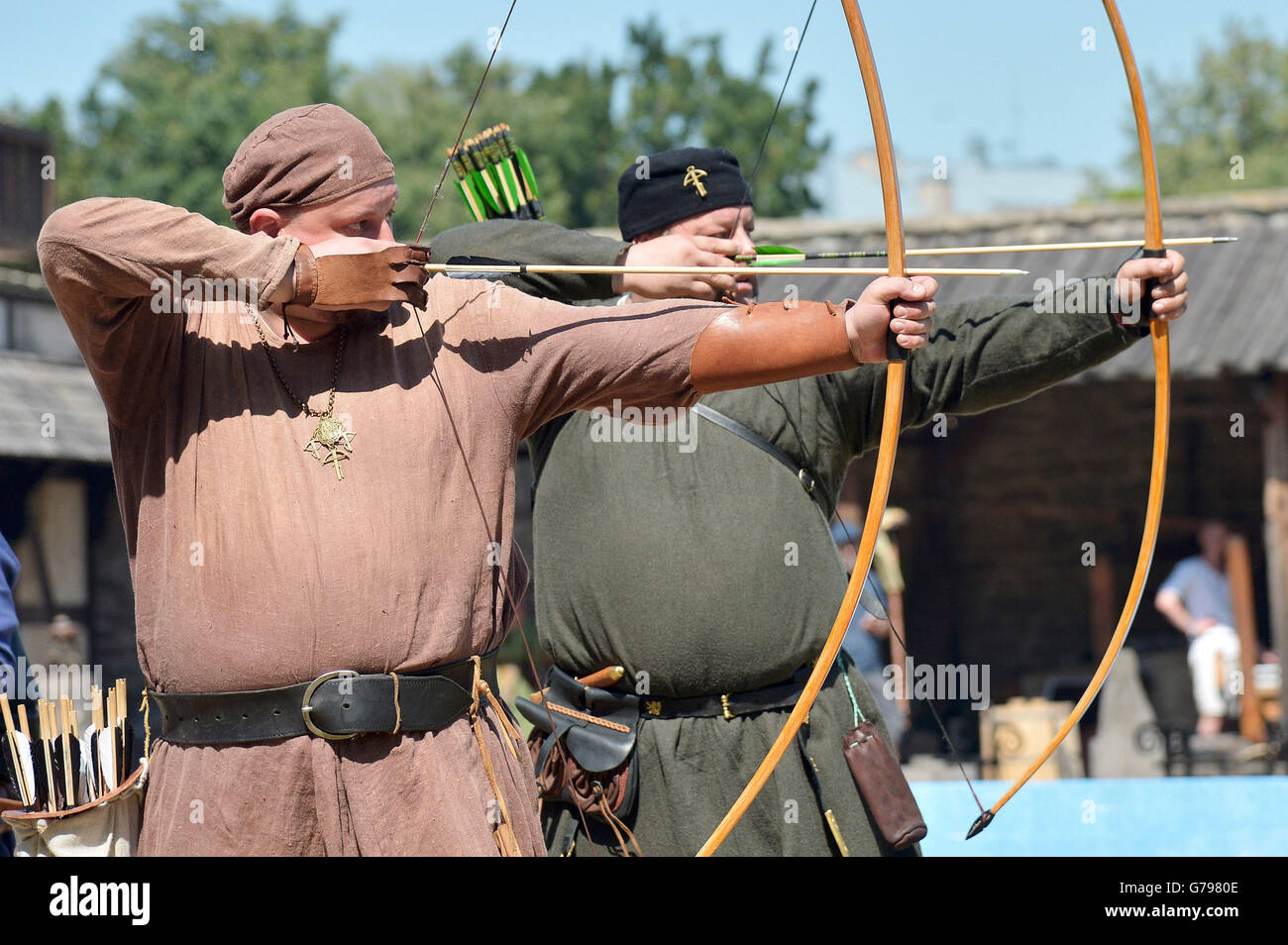 Medieval archers hi-res stock photography and images - Alamy