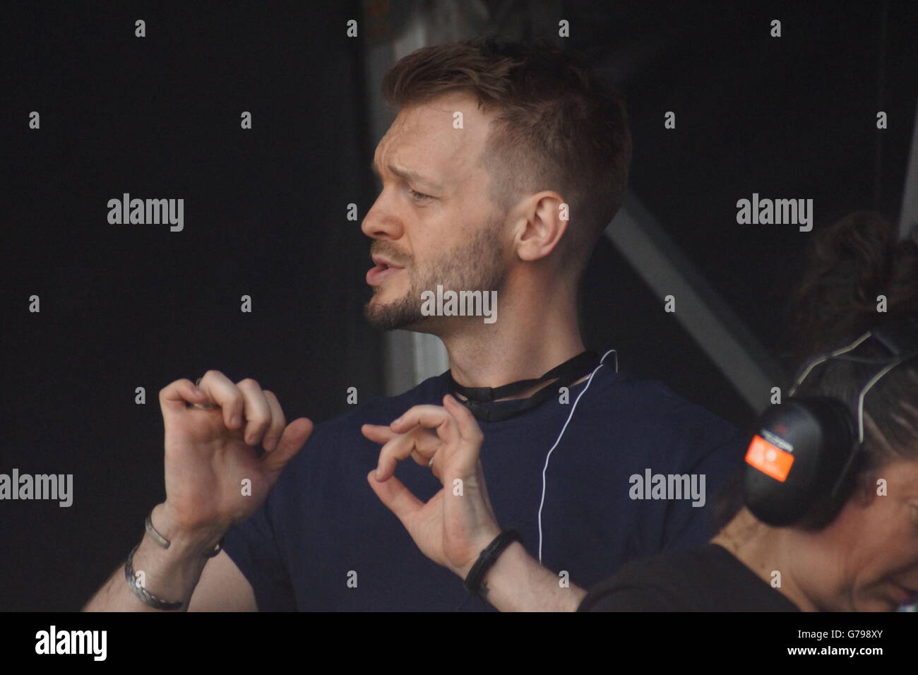 Sign language interpreters hi-res stock photography and images - Alamy