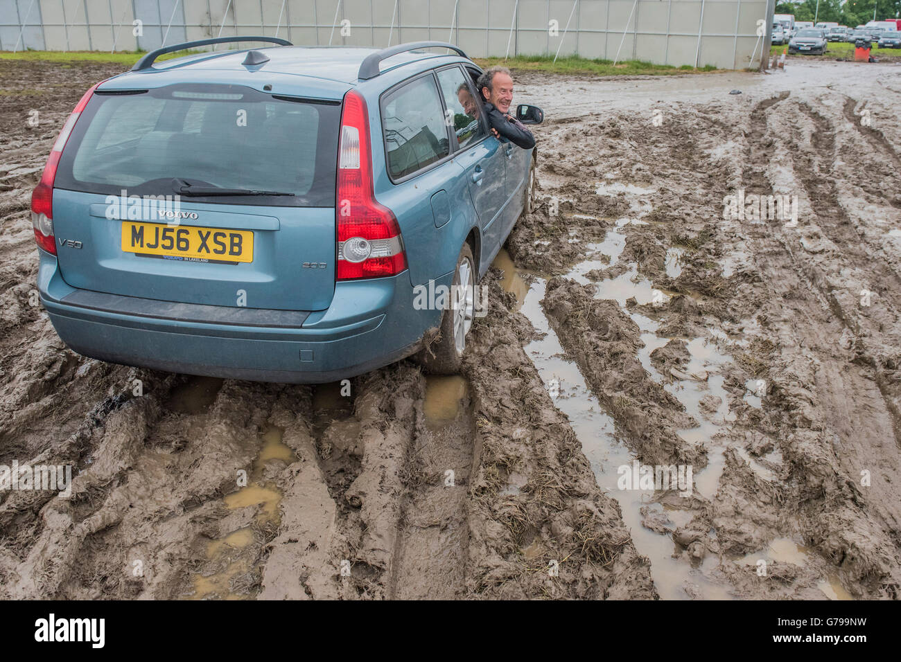 Car stuck in mud muddy hi-res stock photography and images - Alamy