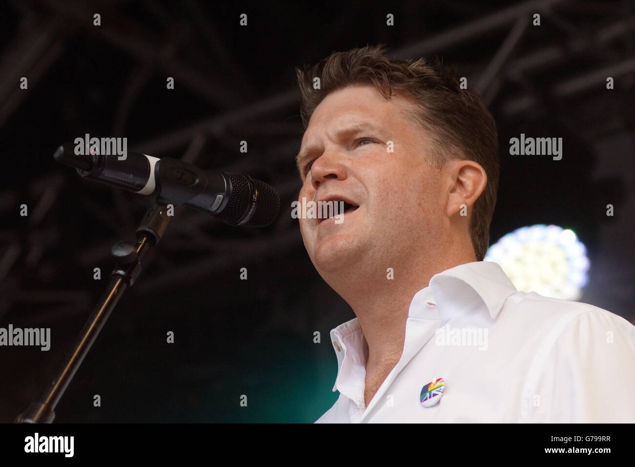 London, England. 25 June 2016. US Ambassador Matthew Barzun spoke on ...