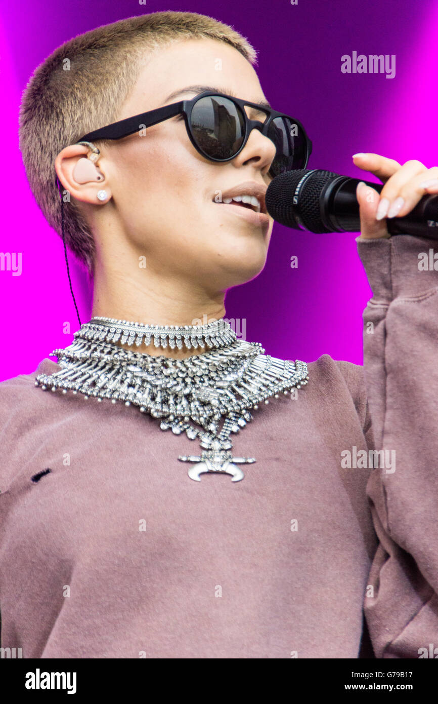 Frida gold hi-res stock photography and images - Alamy