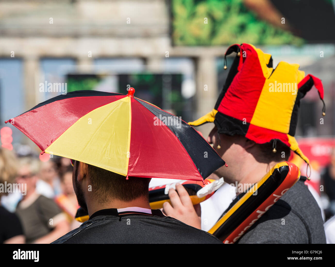 Men wearing hats hi-res stock photography and images - Alamy