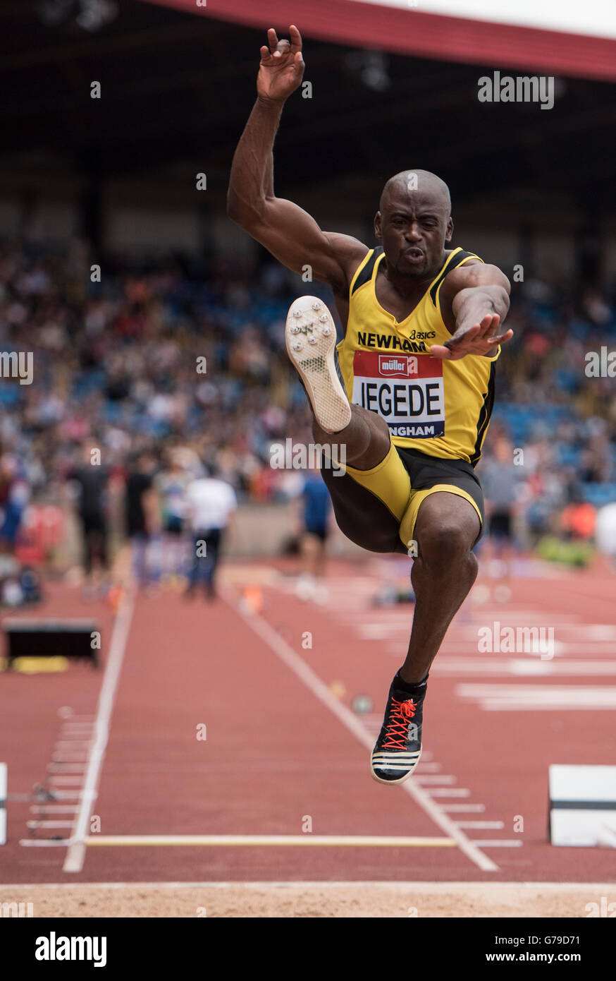 Mens long jump qualification hi-res stock photography and images - Alamy