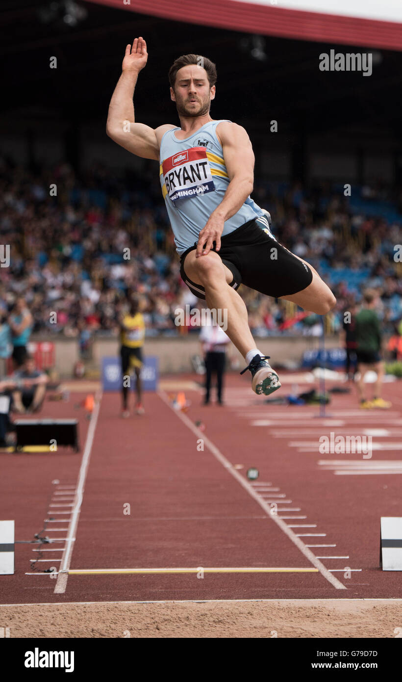 Mens long jump qualification hi-res stock photography and images - Alamy