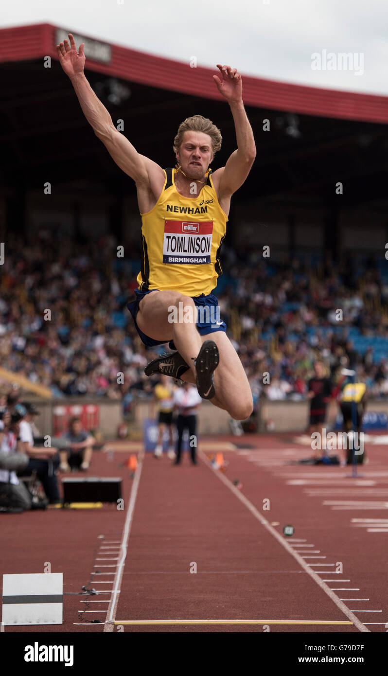 Mens long jump qualification hi-res stock photography and images - Alamy