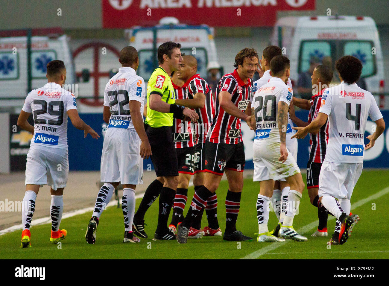 SAO PAULO, Brazil - 26/06/2016: SANTOS X SPFC - Fight between players ...