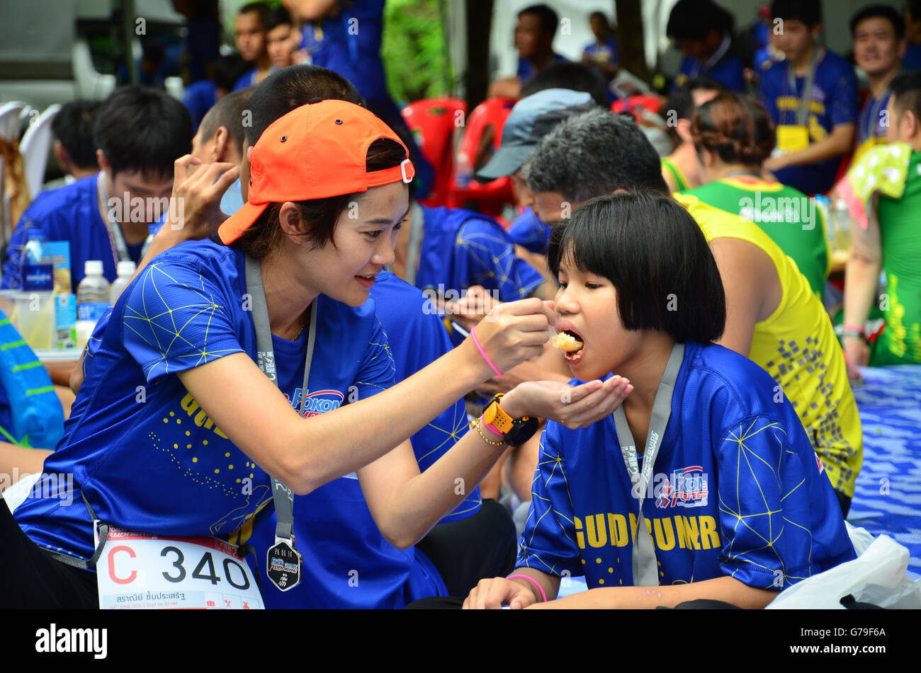 Guide with blind runner hi-res stock photography and images - Alamy