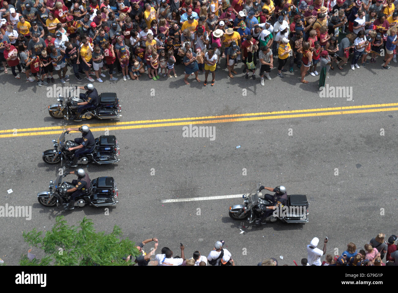Police clearing the parade route to start Cleveland Cavaliers ...