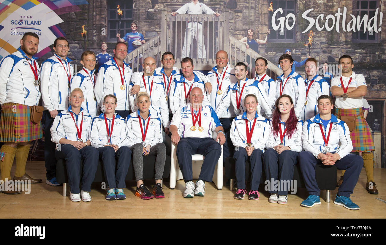 Viorel etko front row left right imogen bankier hi-res stock ...