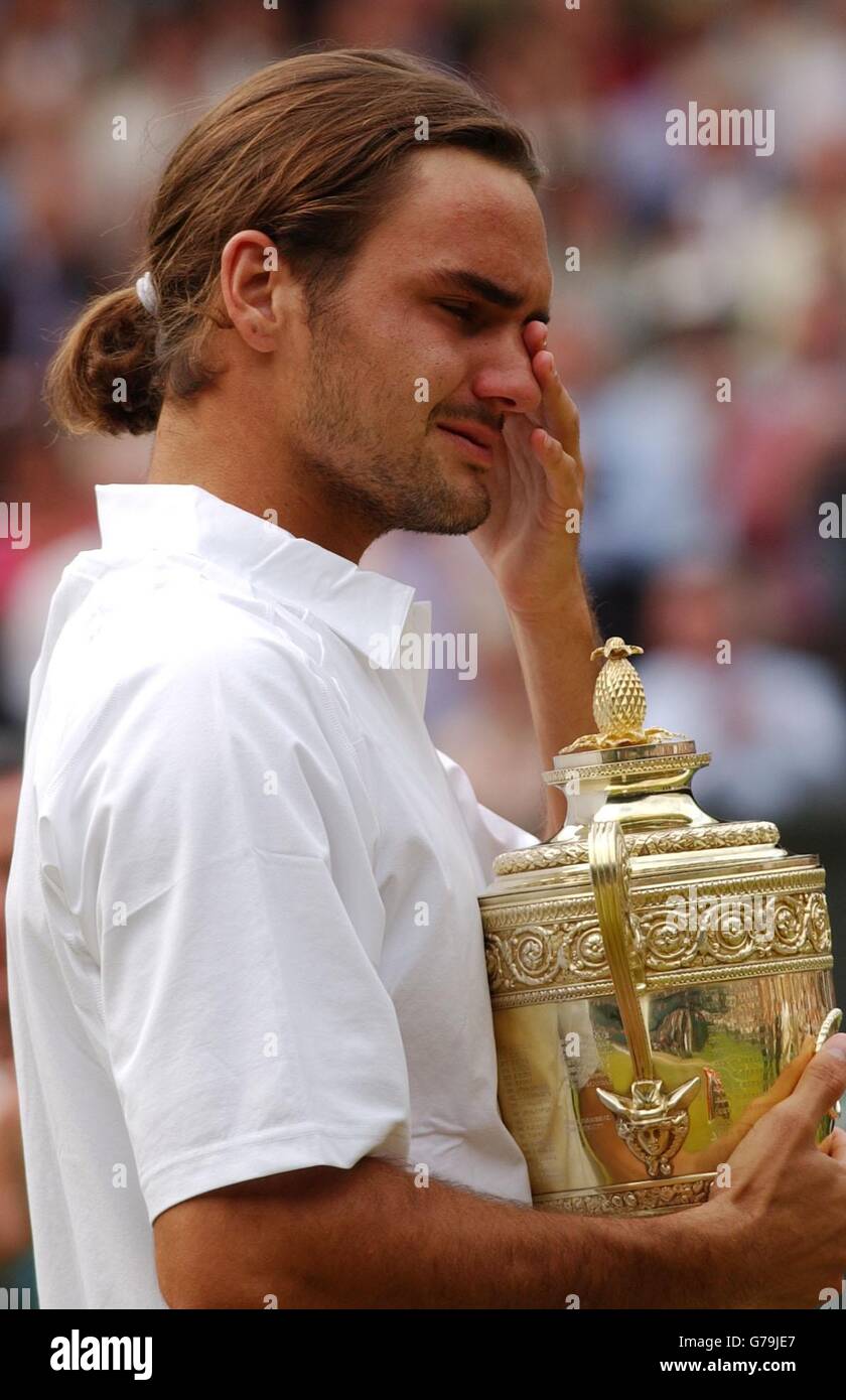 Roger federer crying hi-res stock photography and images - Alamy