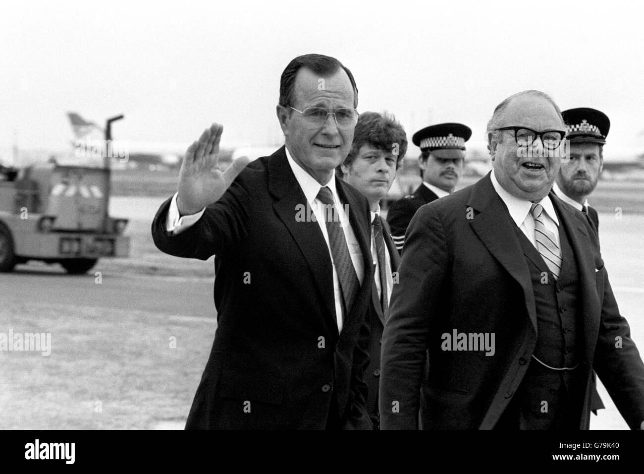 George bush uniform Black and White Stock Photos & Images - Alamy