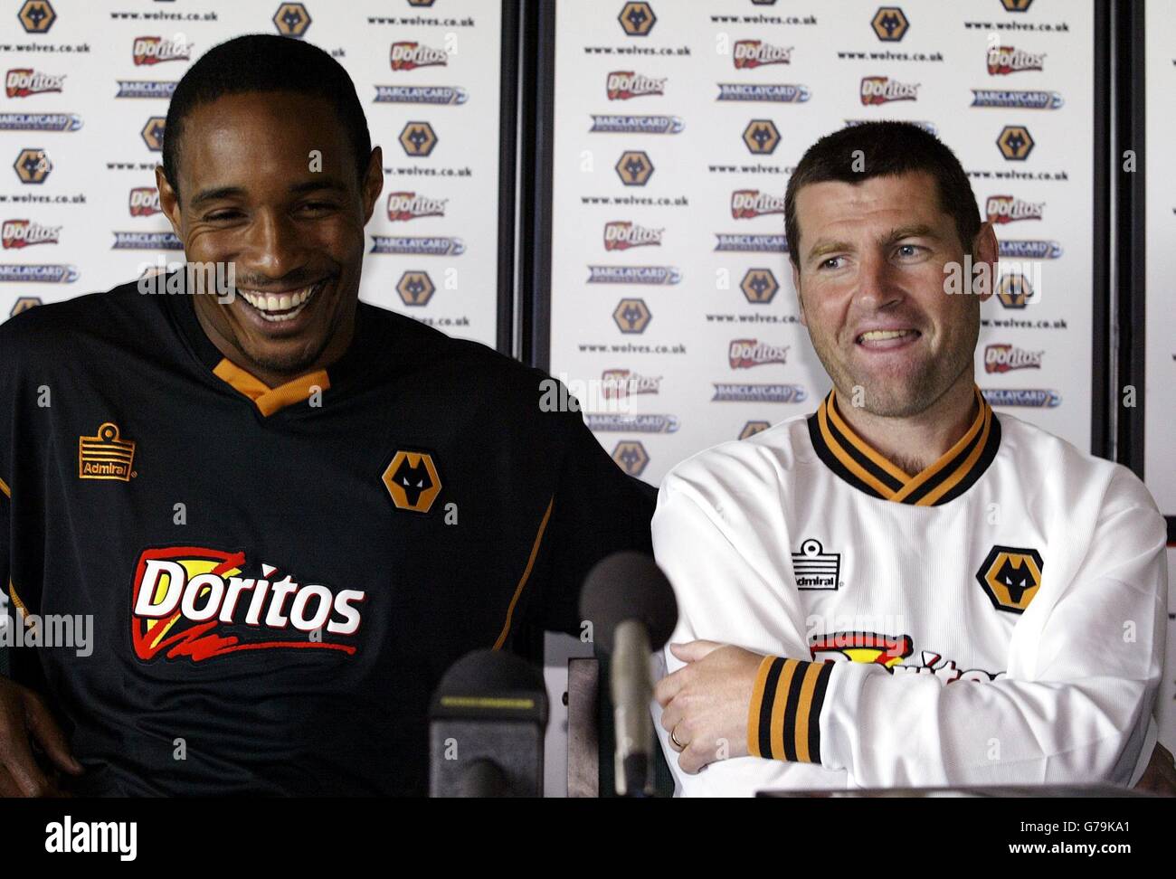 Wolverhampton Wanderers' Denis Irwin (right) and Paul Ince during a ...
