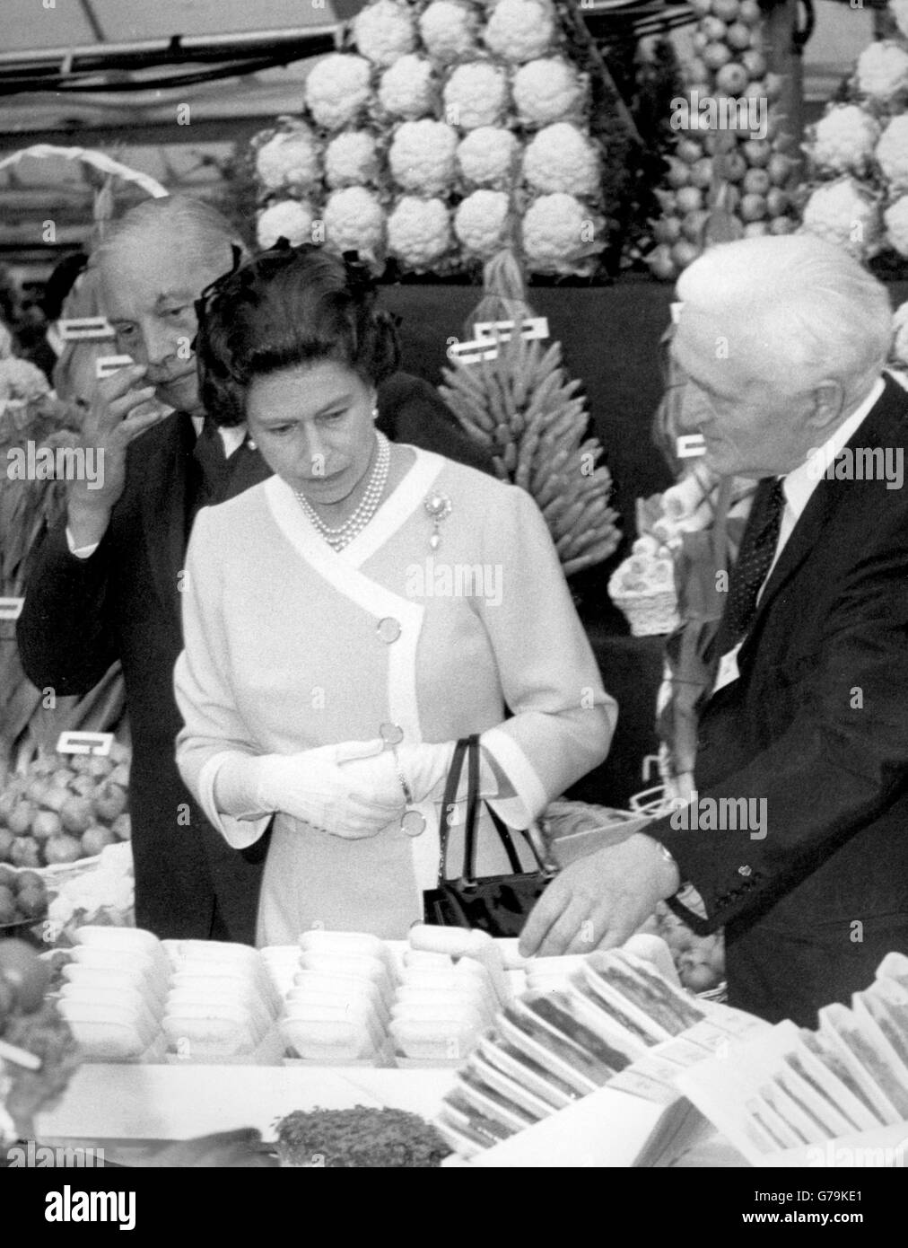 Royalty - Queen Elizabeth II - Chelsea Flower Show, London Stock Photo ...