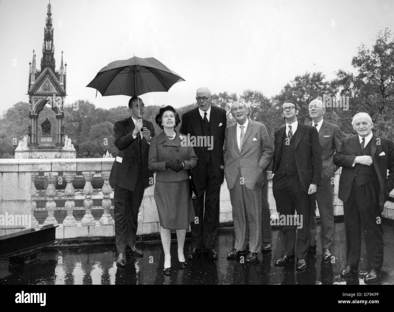 The Queen inspects the renovation work of the Royal Albert Hall from ...
