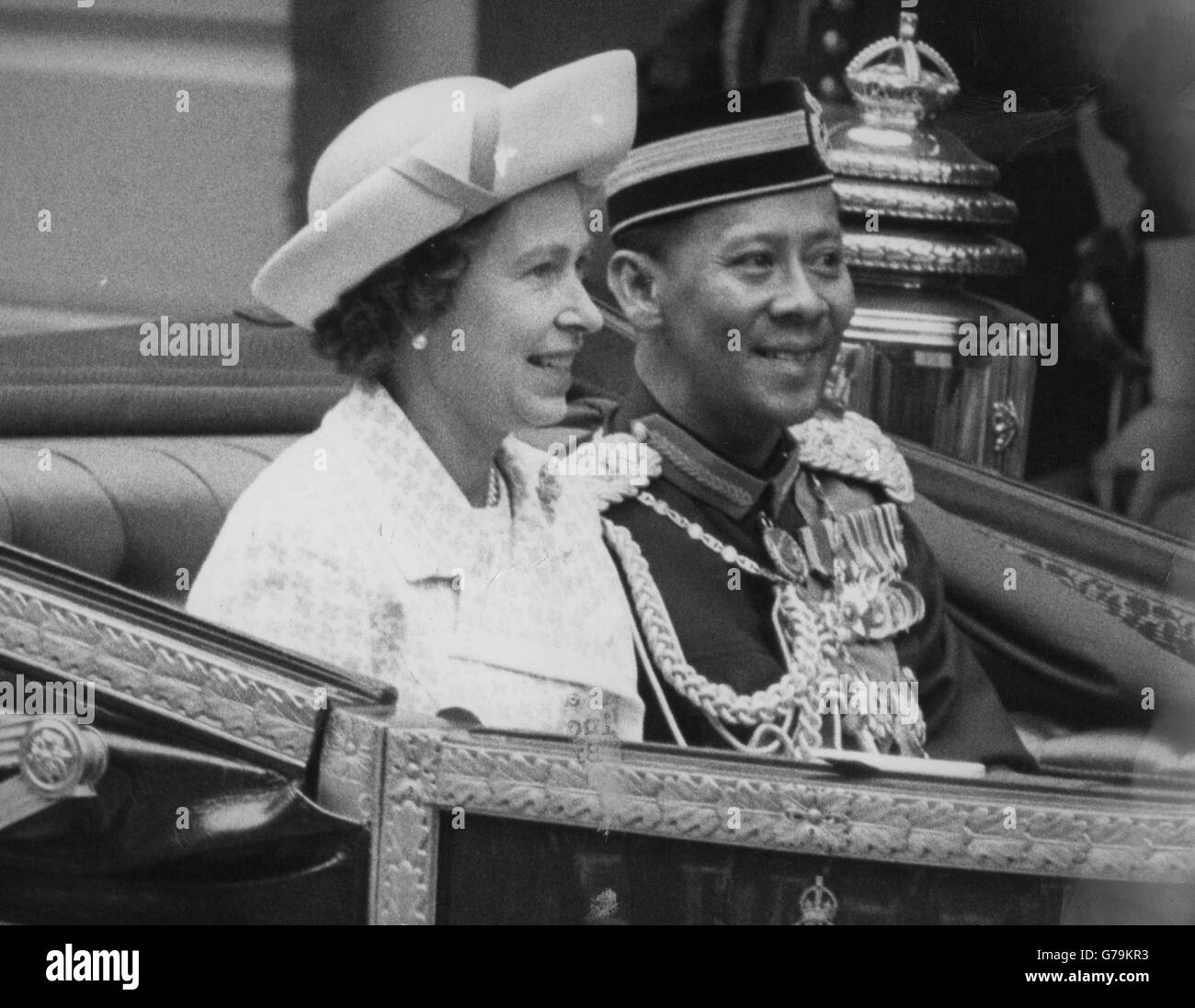 Royalty - Queen Elizabeth II and King of Malaysia - London Stock Photo ...