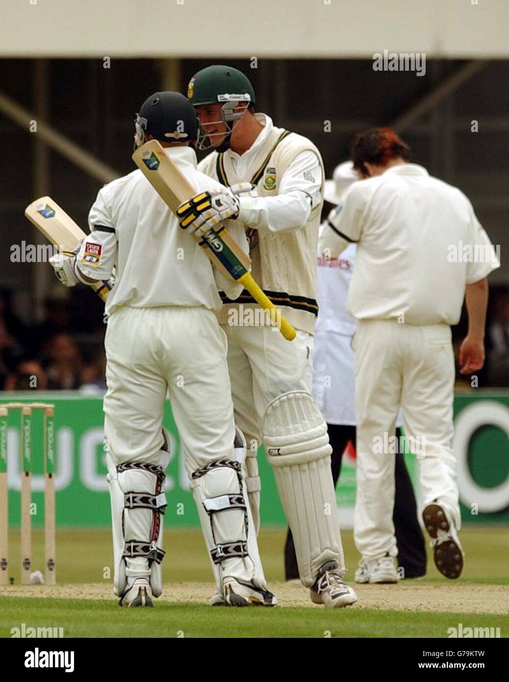 South Africa's captain Graeme Smith (right) congratulates Herschelle ...