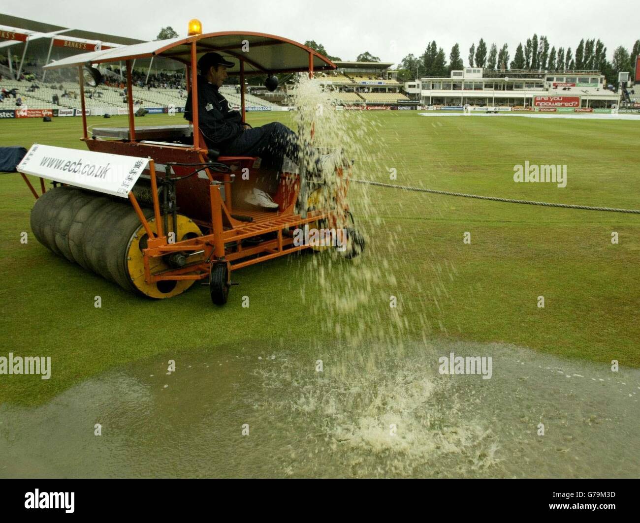 England v south africa rain delay hi-res stock photography and images ...