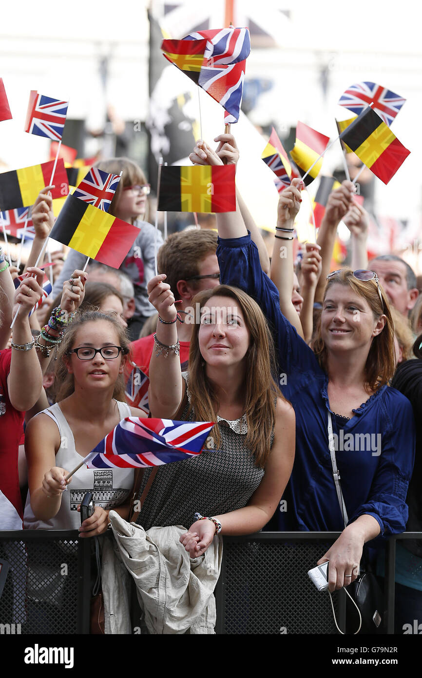 Royals royal royalty crowds crowd flags flag hi-res stock photography ...