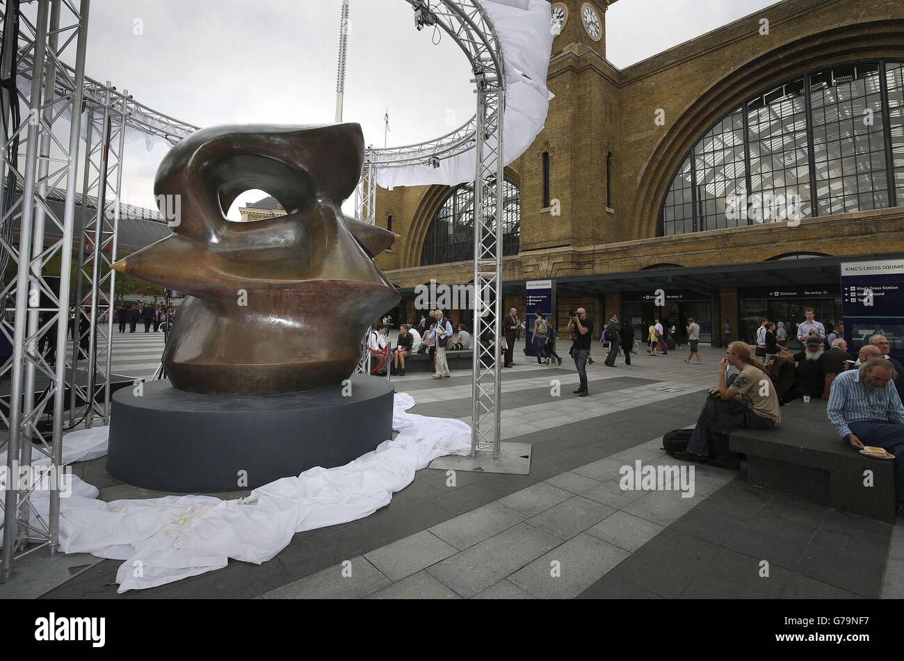 A three-metre high bronze sculpture called 'Large Spindle Piece' by ...