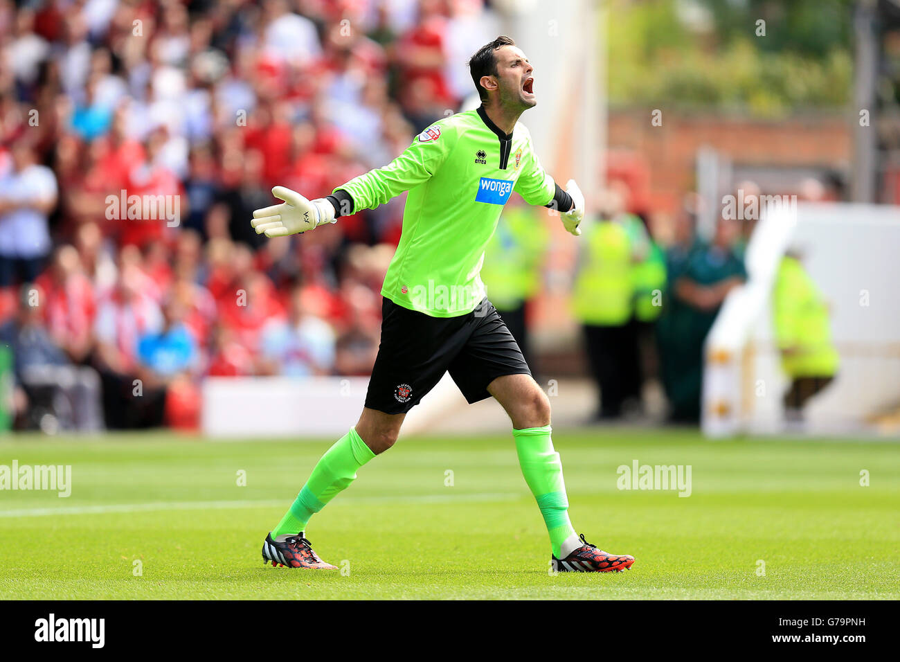 Blackpool goalkeeper joe lewis hi-res stock photography and images - Alamy