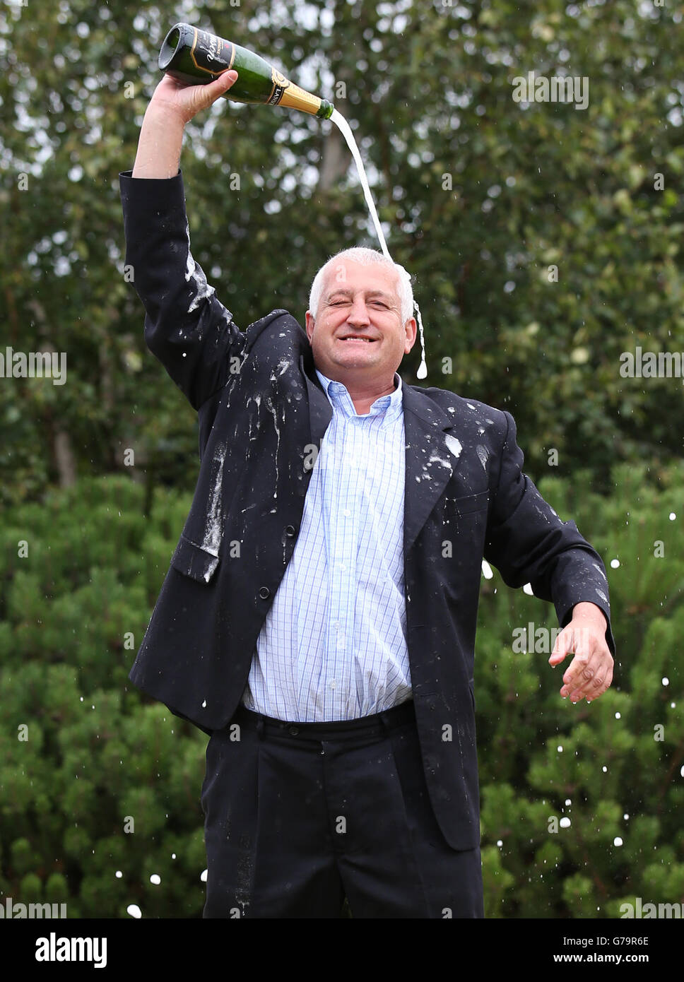 472 in the national lottery rollover draw hi-res stock photography and ...