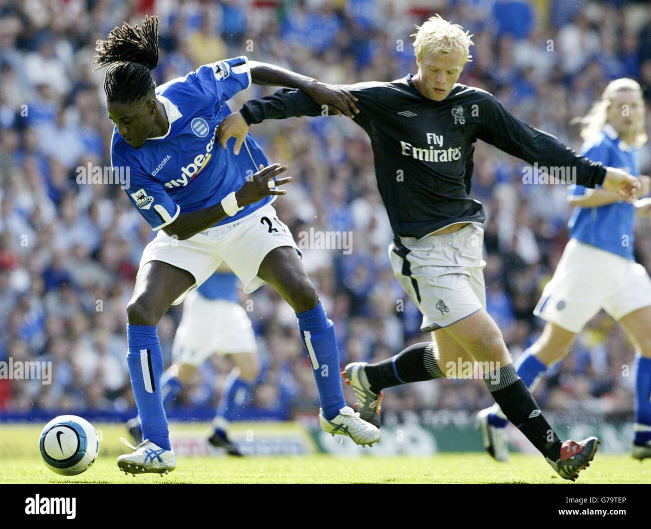 Birmingham City defender Mario Melchiot holds off Chelsea's Eidur ...