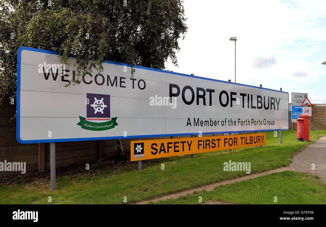 Container death at tilbury docks hi-res stock photography and images ...