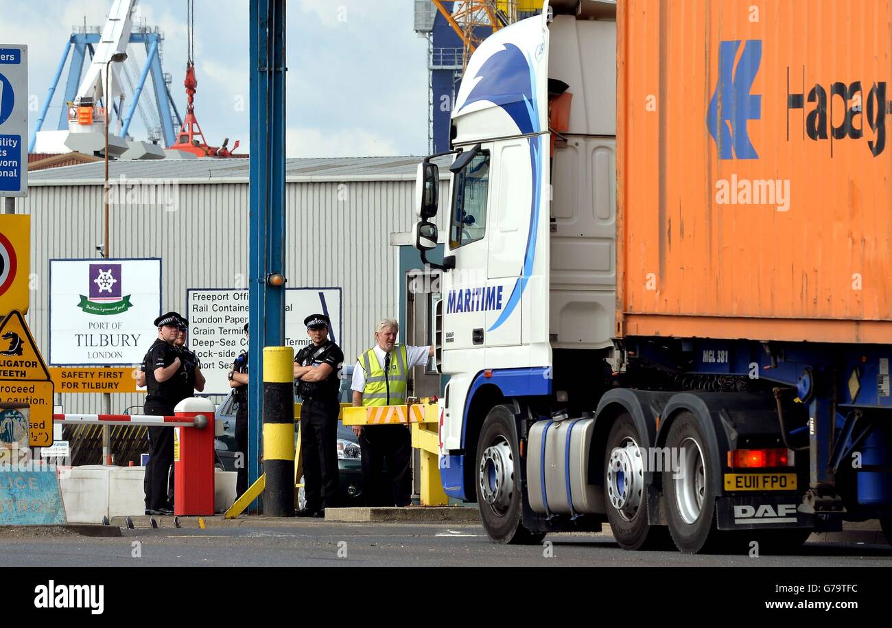 Container death at tilbury docks hi-res stock photography and images ...