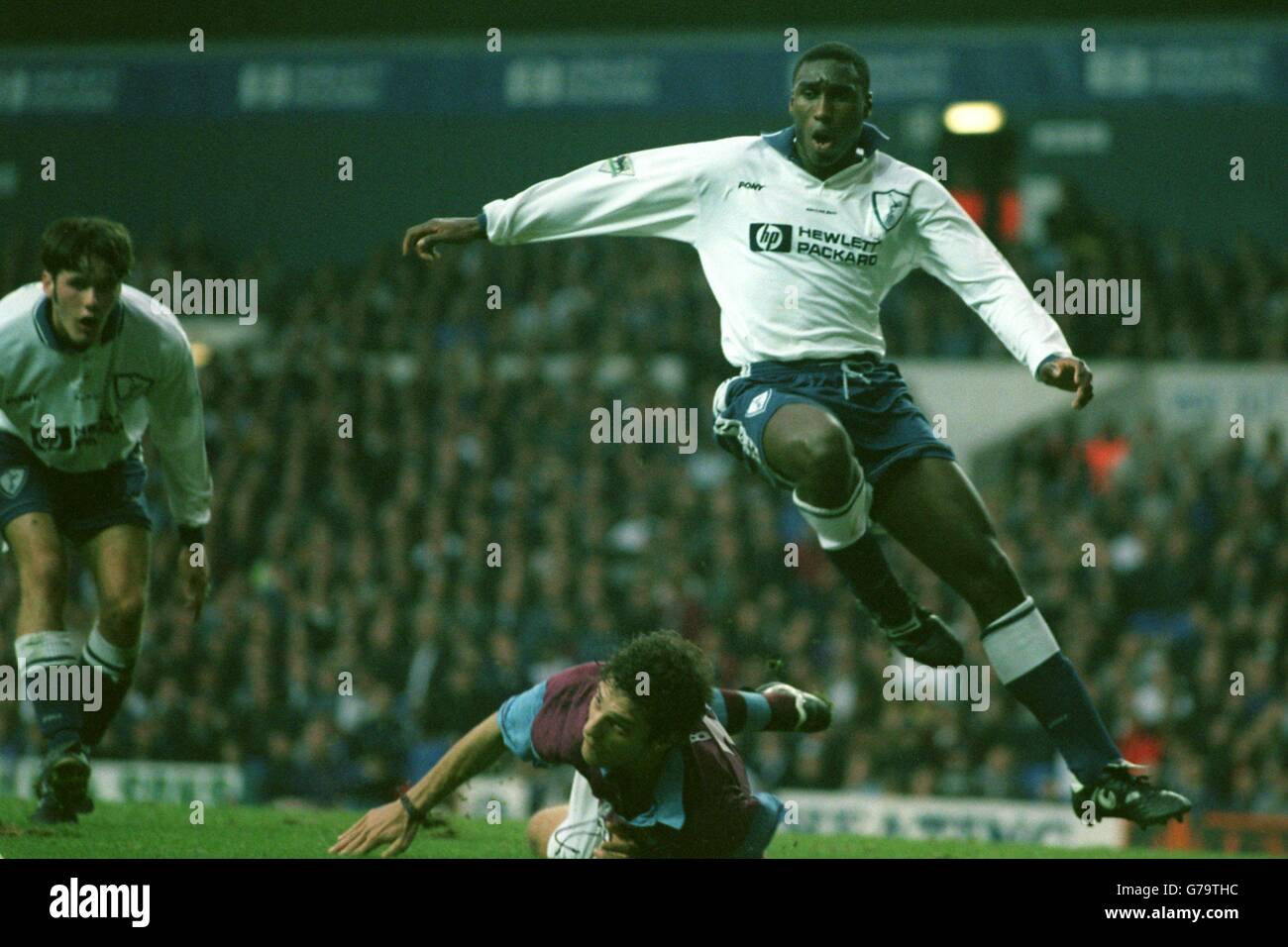 Sol campbell tottenham spurs hi-res stock photography and images - Alamy