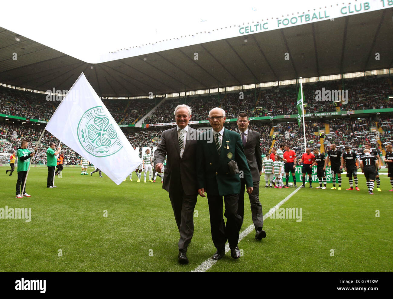 Celtic former owner Fergus McCann unveils the League Flag prior to kick ...