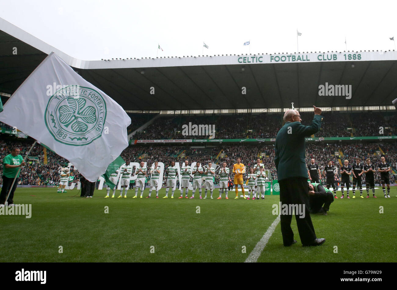 Celtic former owner Fergus McCann unveils the League Flag prior to kick ...