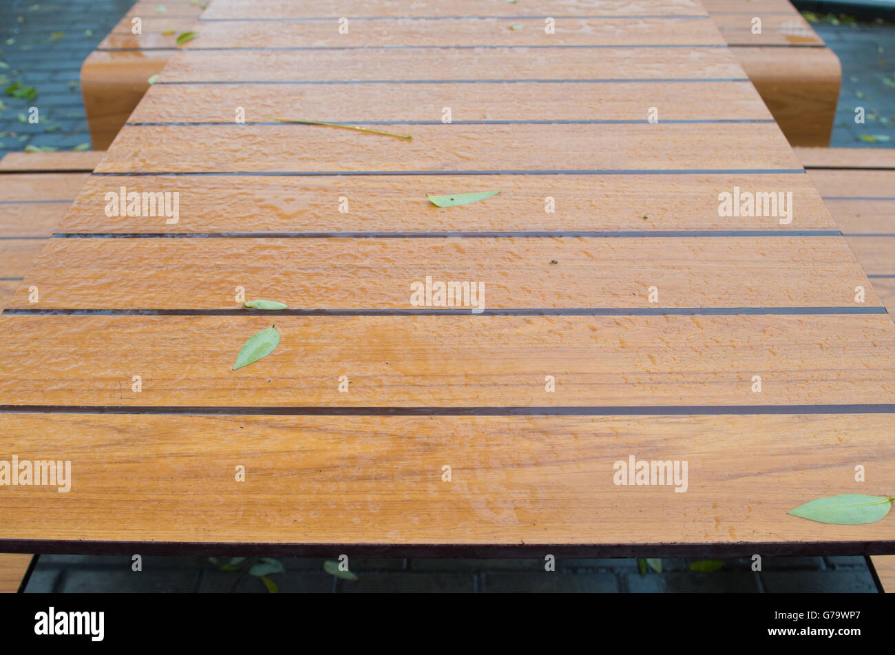 Wet cafe tables hi-res stock photography and images - Alamy